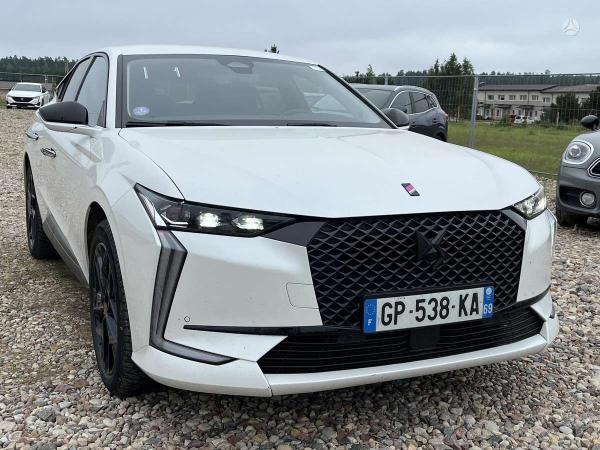 Белый DS 4 2023 в Вильнюс, объемом двигателя 1.20 л и пробегом 151 тыс. км за 15670 €, фото 2 на AUTOMOTO.COM.LV