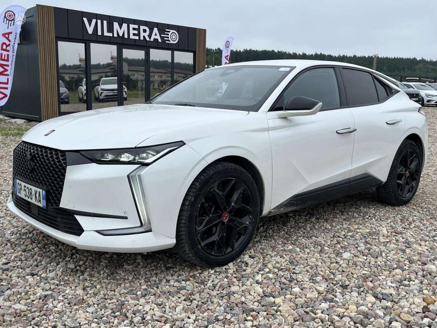 White DS 4 2023 in Vilnius, with an engine capacity of 1.20 L and mileage of 151 thousand km for 15670 €, photo 4 on AUTOMOTO.COM.LV