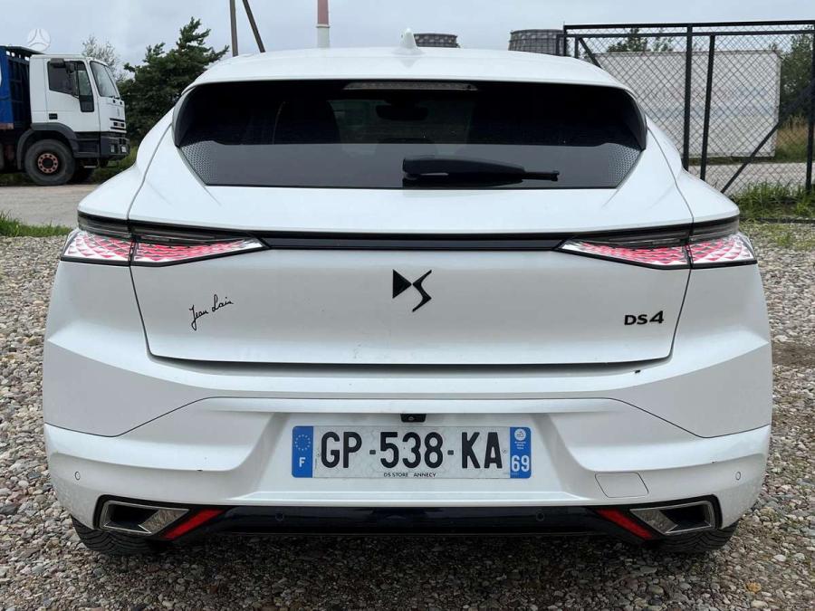 White DS 4 2023 in Vilnius, with an engine capacity of 1.20 L and mileage of 151 thousand km for 15670 €, photo 6 on AUTOMOTO.COM.LV