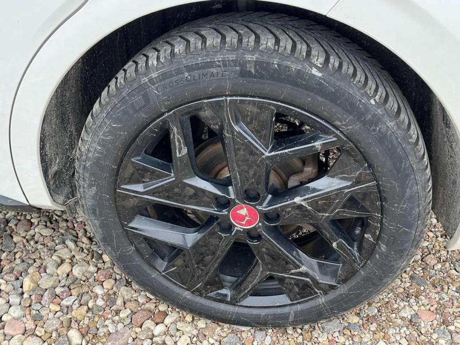 White DS 4 2023 in Vilnius, with an engine capacity of 1.20 L and mileage of 151 thousand km for 15670 €, photo 9 on AUTOMOTO.COM.LV