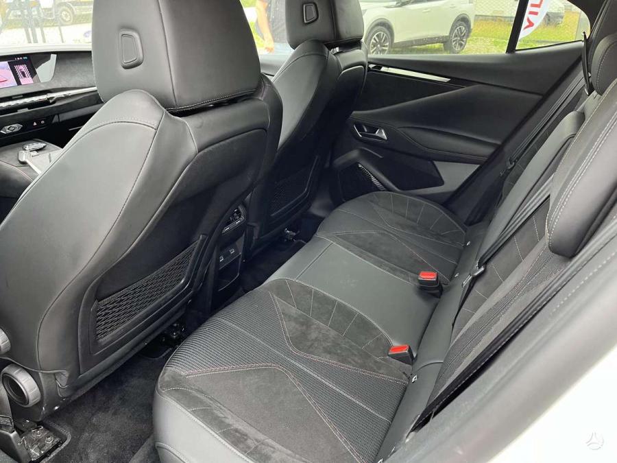 White DS 4 2023 in Vilnius, with an engine capacity of 1.20 L and mileage of 151 thousand km for 15670 €, photo 13 on AUTOMOTO.COM.LV