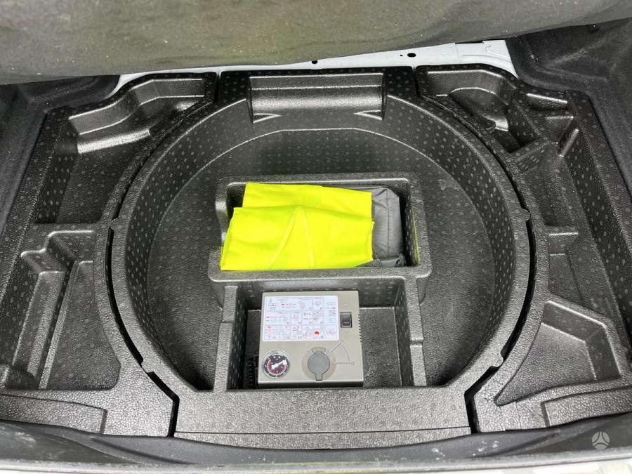White DS 4 2023 in Vilnius, with an engine capacity of 1.20 L and mileage of 151 thousand km for 15670 €, photo 15 on AUTOMOTO.COM.LV