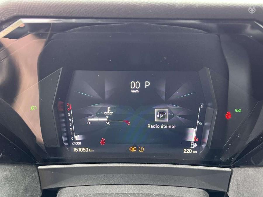 White DS 4 2023 in Vilnius, with an engine capacity of 1.20 L and mileage of 151 thousand km for 15670 €, photo 18 on AUTOMOTO.COM.LV