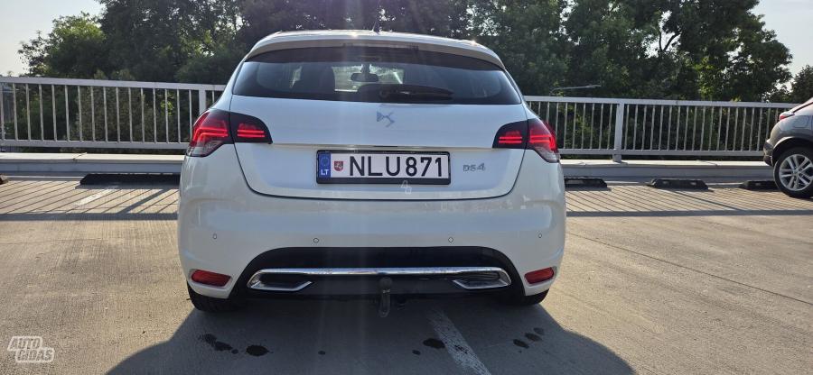 White DS 4 2016 in Vilnius, with an engine capacity of 1.60 L and mileage of 153 thousand km for 5600 €, photo 12 on AUTOMOTO.COM.LV