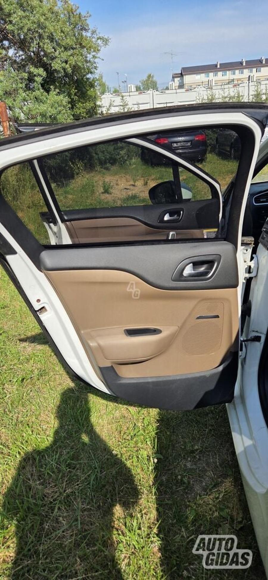 White DS 4 2016 in Vilnius, with an engine capacity of 1.60 L and mileage of 153 thousand km for 5600 €, photo 26 on AUTOMOTO.COM.LV