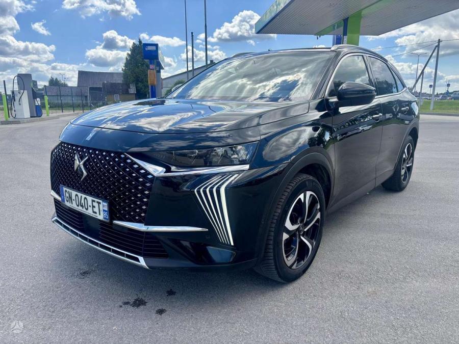 Black DS 7 2023 in Taurage, with an engine capacity of 1.50 L and mileage of 190 thousand km for 19400 €, photo 4 on AUTOMOTO.COM.LV