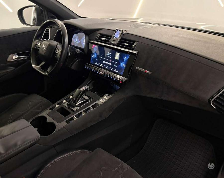 Grey DS 7 Crossback 2018 in Marijampole, with an engine capacity of 2.00 L and mileage of 280 thousand km for 13999 €, photo 24 on AUTOMOTO.COM.LV