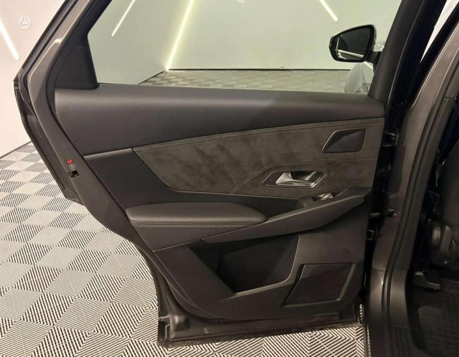 Grey DS 7 Crossback 2018 in Marijampole, with an engine capacity of 2.00 L and mileage of 280 thousand km for 13999 €, photo 27 on AUTOMOTO.COM.LV