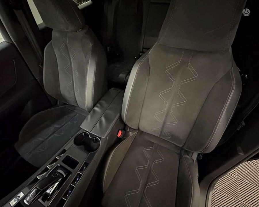 Grey DS 7 Crossback 2018 in Marijampole, with an engine capacity of 2.00 L and mileage of 280 thousand km for 13999 €, photo 32 on AUTOMOTO.COM.LV