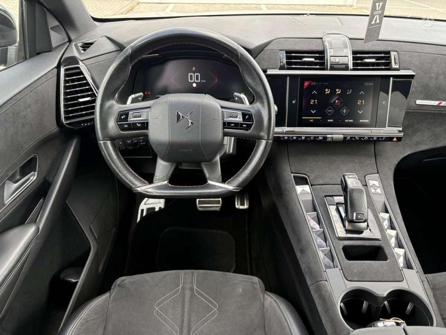 Grey DS 7 Crossback 2018 in Kaunas, with an engine capacity of 2.00 L and mileage of 210 thousand km for 13900 €, photo 13 on AUTOMOTO.COM.LV