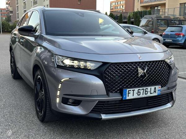Grey DS 7 Crossback 2020 in Kaunas, with an engine capacity of 1.60 L and mileage of 178 thousand km for 20449 €, photo 2 on AUTOMOTO.COM.LV