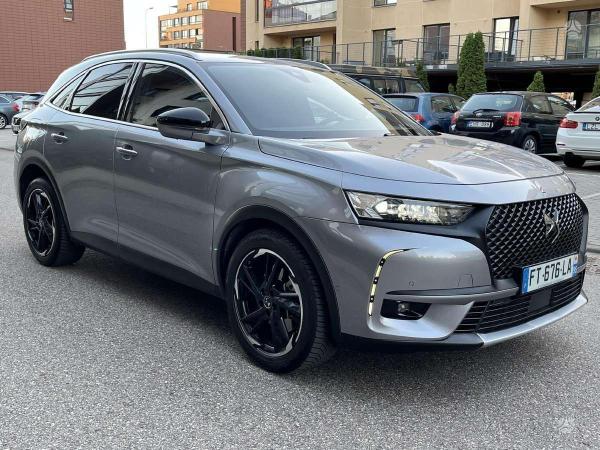 Grey DS 7 Crossback 2020 in Kaunas, with an engine capacity of 1.60 L and mileage of 178 thousand km for 20449 €, photo 4 on AUTOMOTO.COM.LV