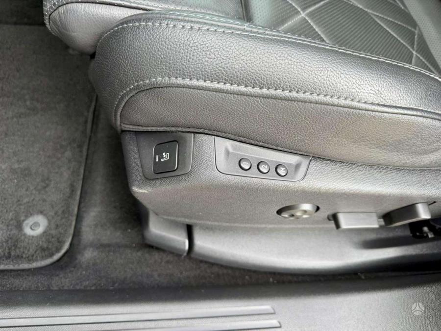Grey DS 7 Crossback 2020 in Taurage, with an engine capacity of 1.50 L and mileage of 156 thousand km for 13500 €, photo 23 on AUTOMOTO.COM.LV