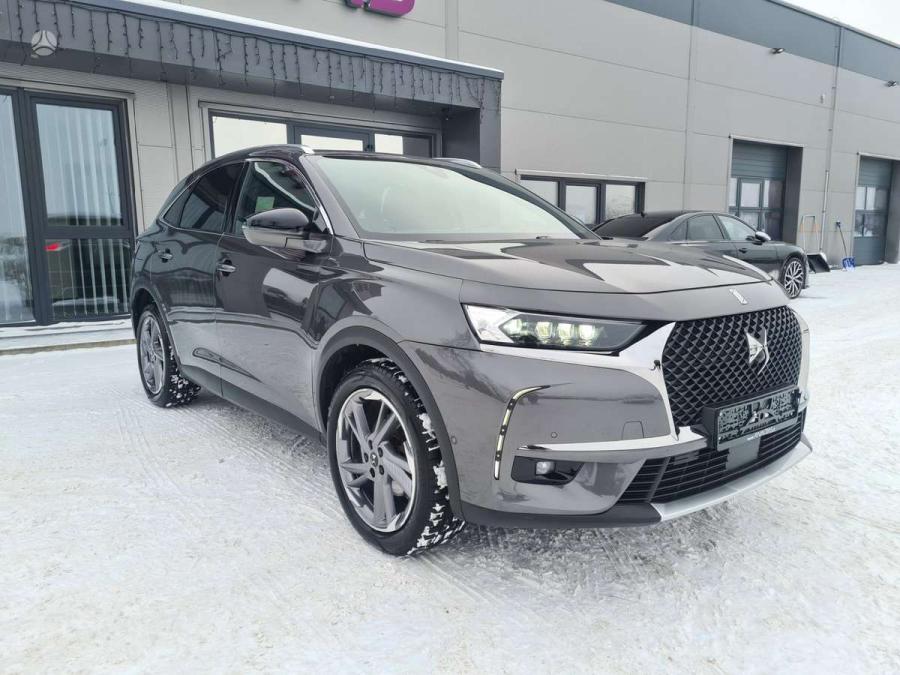 Grey DS 7 Crossback 2021 in Siauliai, with an engine capacity of 1.60 L and mileage of 152 thousand km for 21417 €, photo 3 on AUTOMOTO.COM.LV