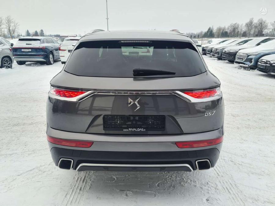 Grey DS 7 Crossback 2021 in Siauliai, with an engine capacity of 1.60 L and mileage of 152 thousand km for 21417 €, photo 7 on AUTOMOTO.COM.LV