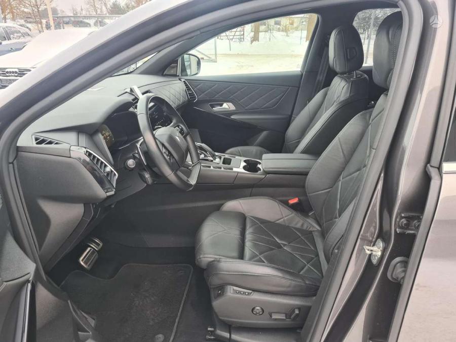 Grey DS 7 Crossback 2021 in Siauliai, with an engine capacity of 1.60 L and mileage of 152 thousand km for 21417 €, photo 13 on AUTOMOTO.COM.LV