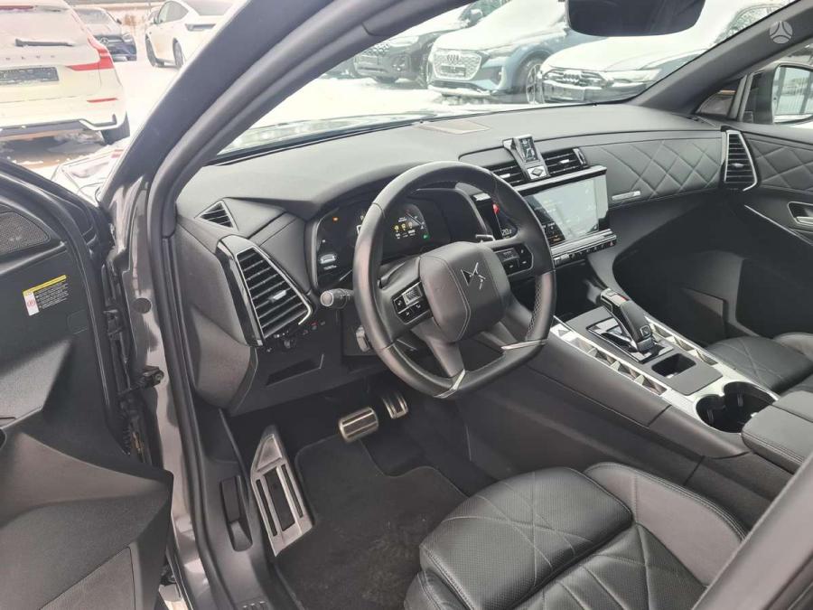 Grey DS 7 Crossback 2021 in Siauliai, with an engine capacity of 1.60 L and mileage of 152 thousand km for 21417 €, photo 14 on AUTOMOTO.COM.LV