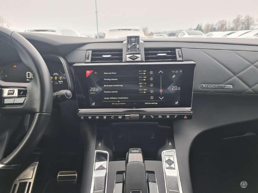 Grey DS 7 Crossback 2021 in Siauliai, with an engine capacity of 1.60 L and mileage of 152 thousand km for 21417 €, photo 26 on AUTOMOTO.COM.LV