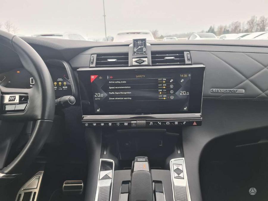 Grey DS 7 Crossback 2021 in Siauliai, with an engine capacity of 1.60 L and mileage of 152 thousand km for 21417 €, photo 27 on AUTOMOTO.COM.LV