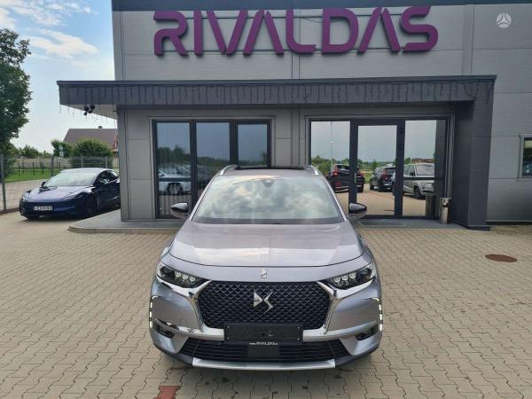 Grey DS 7 Crossback 2021 in Siauliai, with an engine capacity of 1.60 L and mileage of 145 thousand km for 20558 €, photo 1 on AUTOMOTO.COM.LV