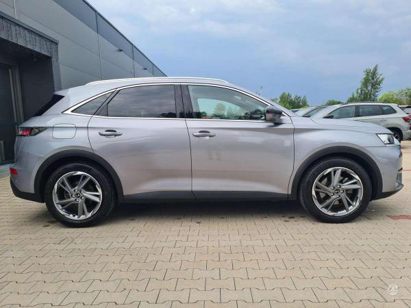 Grey DS 7 Crossback 2021 in Siauliai, with an engine capacity of 1.60 L and mileage of 145 thousand km for 20558 €, photo 4 on AUTOMOTO.COM.LV