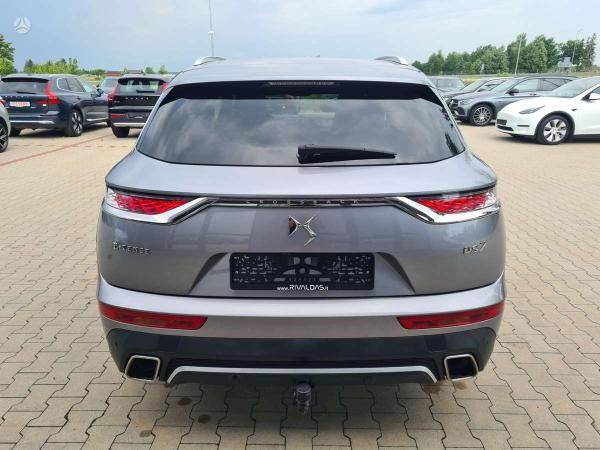 Grey DS 7 Crossback 2021 in Siauliai, with an engine capacity of 1.60 L and mileage of 145 thousand km for 20558 €, photo 7 on AUTOMOTO.COM.LV