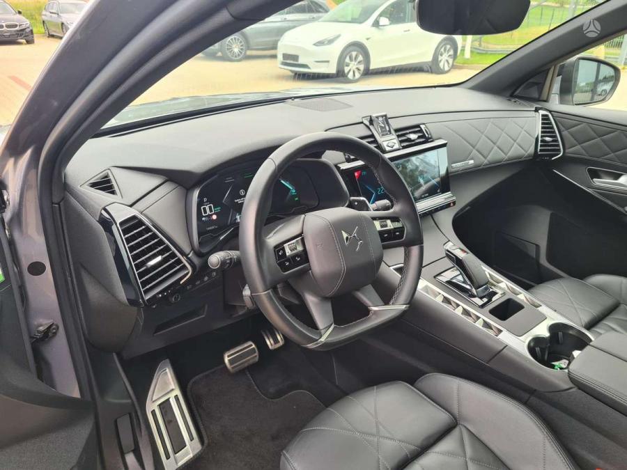 Grey DS 7 Crossback 2021 in Siauliai, with an engine capacity of 1.60 L and mileage of 145 thousand km for 20558 €, photo 16 on AUTOMOTO.COM.LV