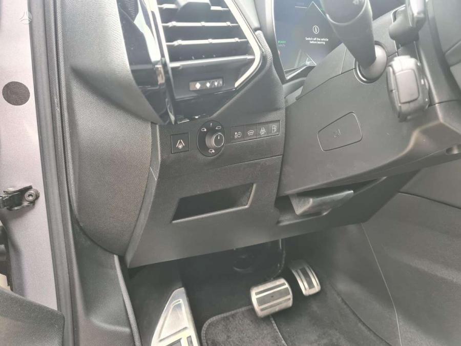 Grey DS 7 Crossback 2021 in Siauliai, with an engine capacity of 1.60 L and mileage of 145 thousand km for 20558 €, photo 23 on AUTOMOTO.COM.LV