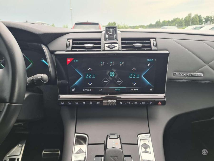 Grey DS 7 Crossback 2021 in Siauliai, with an engine capacity of 1.60 L and mileage of 145 thousand km for 20558 €, photo 30 on AUTOMOTO.COM.LV