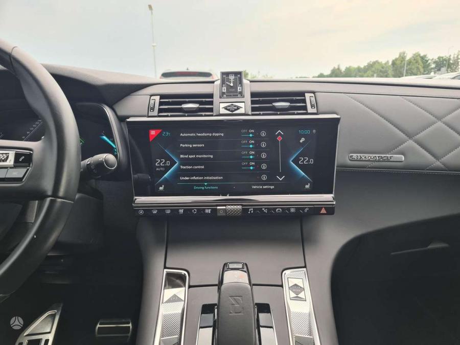 Grey DS 7 Crossback 2021 in Siauliai, with an engine capacity of 1.60 L and mileage of 145 thousand km for 20558 €, photo 31 on AUTOMOTO.COM.LV