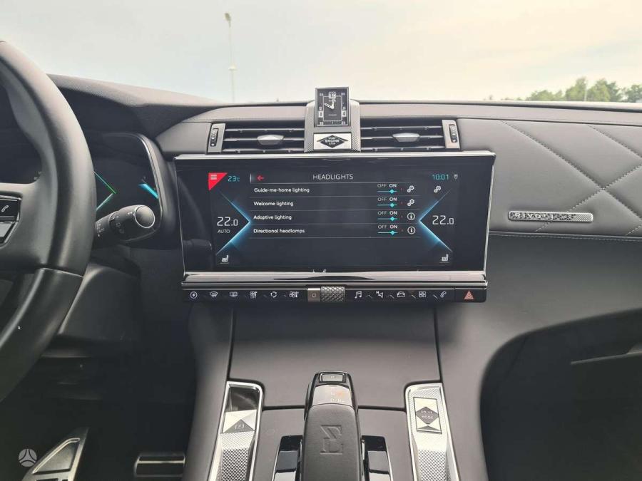 Grey DS 7 Crossback 2021 in Siauliai, with an engine capacity of 1.60 L and mileage of 145 thousand km for 20558 €, photo 34 on AUTOMOTO.COM.LV