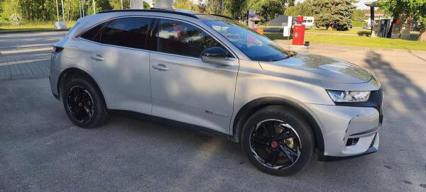 Grey DS 7 Crossback 2021 in Taurage, with an engine capacity of 1.20 L and mileage of 62 thousand km for 15800 €, photo 1 on AUTOMOTO.COM.LV