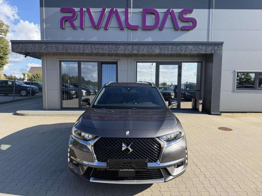 Grey DS 7 Crossback 2021 in Siauliai, with an engine capacity of 1.60 L and mileage of 62 thousand km for 23990 €, photo 1 on AUTOMOTO.COM.LV