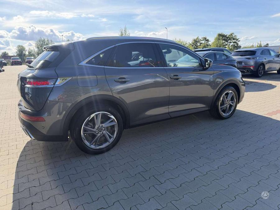 Grey DS 7 Crossback 2021 in Siauliai, with an engine capacity of 1.60 L and mileage of 62 thousand km for 23990 €, photo 8 on AUTOMOTO.COM.LV