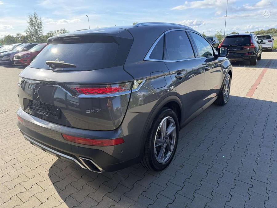 Grey DS 7 Crossback 2021 in Siauliai, with an engine capacity of 1.60 L and mileage of 62 thousand km for 23990 €, photo 9 on AUTOMOTO.COM.LV