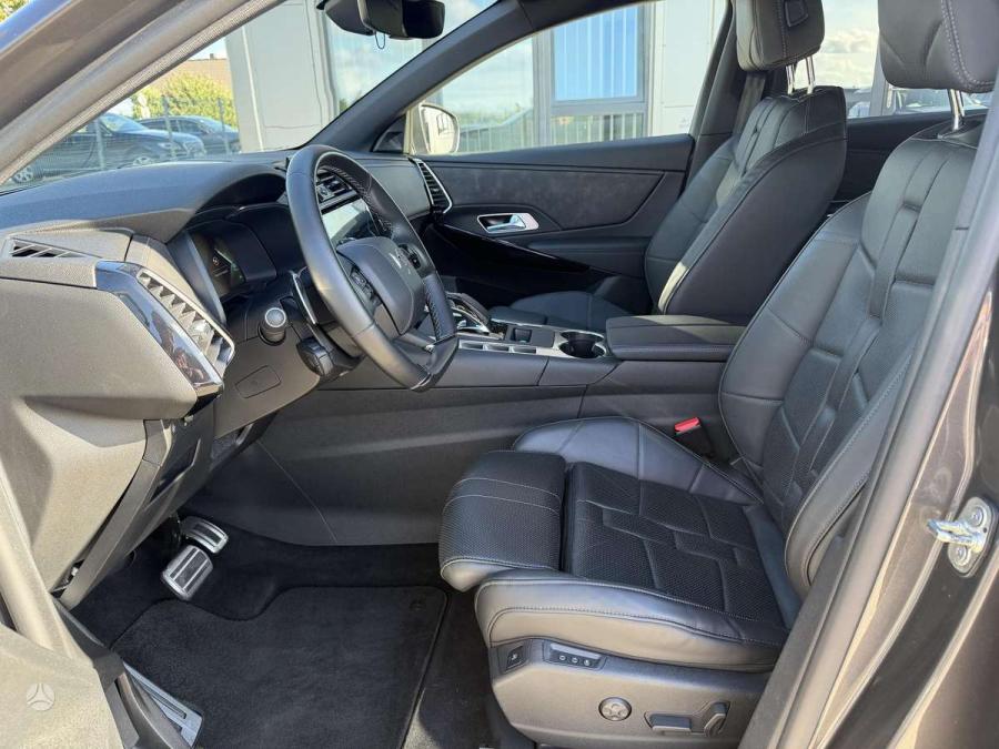 Grey DS 7 Crossback 2021 in Siauliai, with an engine capacity of 1.60 L and mileage of 62 thousand km for 23990 €, photo 15 on AUTOMOTO.COM.LV