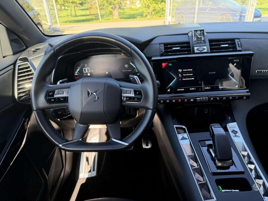 Grey DS 7 Crossback 2021 in Siauliai, with an engine capacity of 1.60 L and mileage of 62 thousand km for 23990 €, photo 18 on AUTOMOTO.COM.LV