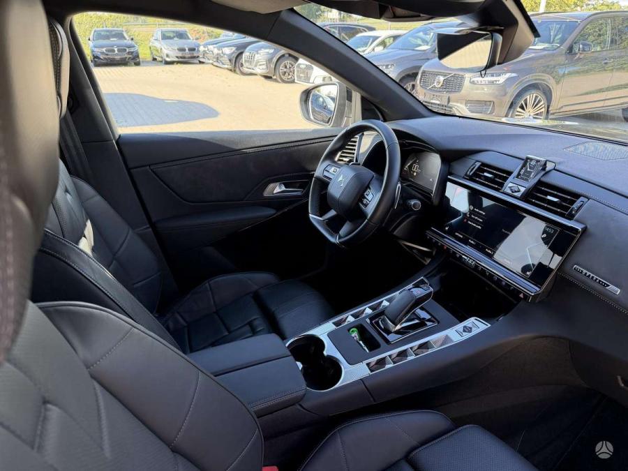 Grey DS 7 Crossback 2021 in Siauliai, with an engine capacity of 1.60 L and mileage of 62 thousand km for 23990 €, photo 19 on AUTOMOTO.COM.LV