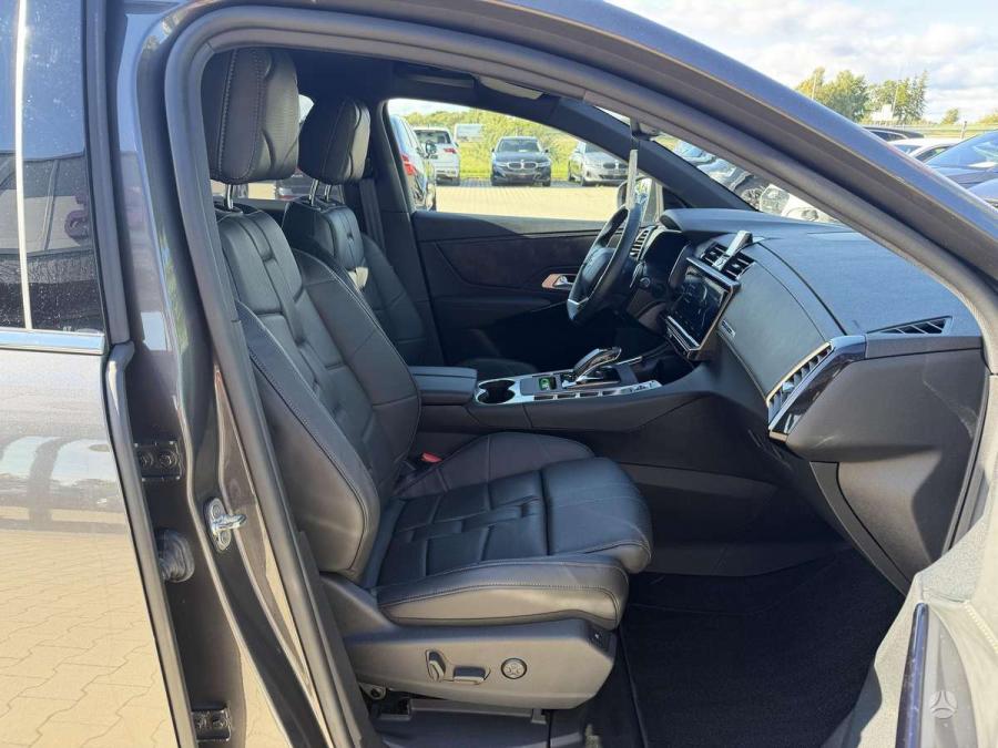 Grey DS 7 Crossback 2021 in Siauliai, with an engine capacity of 1.60 L and mileage of 62 thousand km for 23990 €, photo 21 on AUTOMOTO.COM.LV