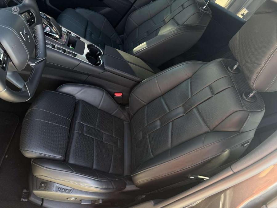 Grey DS 7 Crossback 2021 in Siauliai, with an engine capacity of 1.60 L and mileage of 62 thousand km for 23990 €, photo 22 on AUTOMOTO.COM.LV
