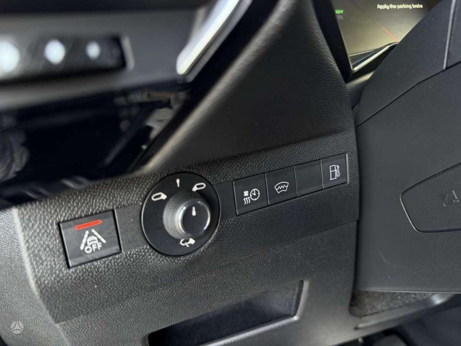 Grey DS 7 Crossback 2021 in Siauliai, with an engine capacity of 1.60 L and mileage of 62 thousand km for 23990 €, photo 36 on AUTOMOTO.COM.LV