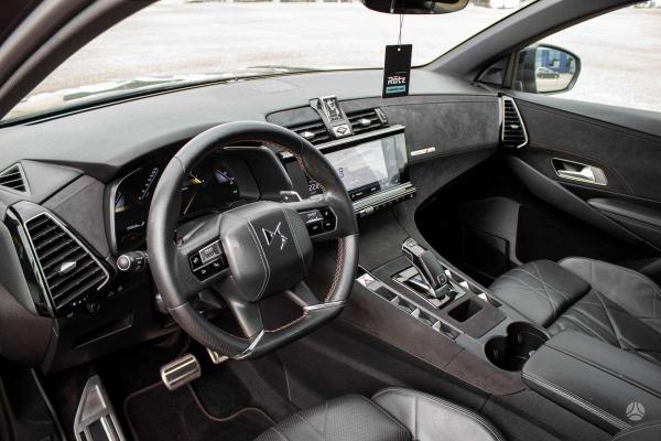 Grey DS 7 Crossback 2021 in Kaunas, with an engine capacity of 1.50 L and mileage of 203 thousand km for 15200 €, photo 8 on AUTOMOTO.COM.LV