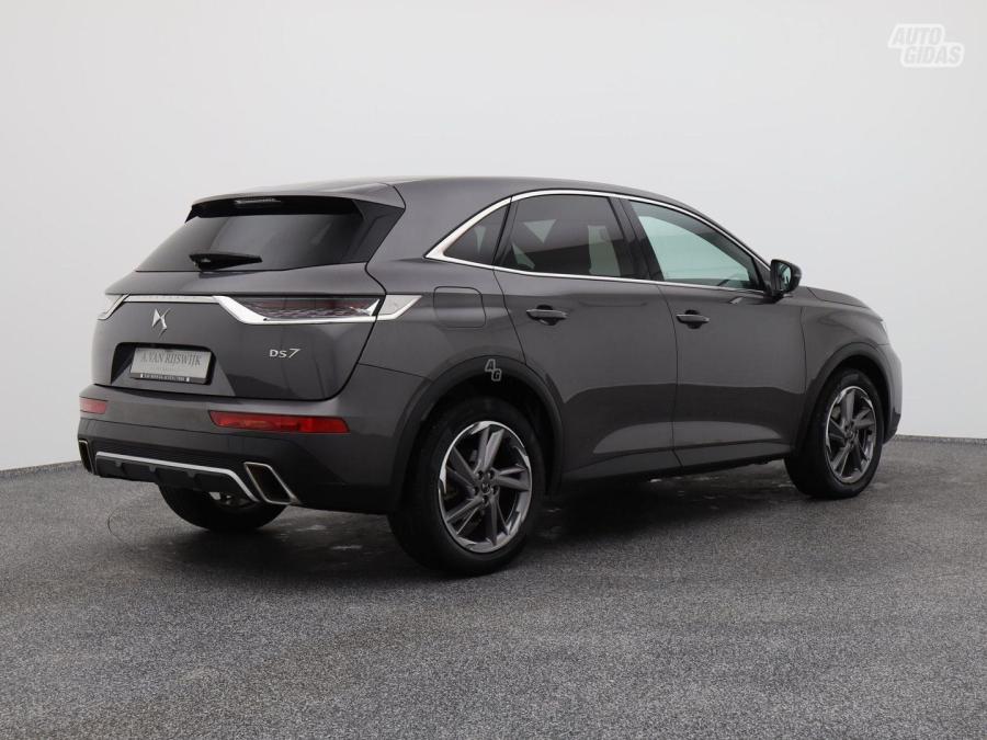 Grey DS 7 Crossback 2022 in Kaunas, with an engine capacity of 1.60 L and mileage of 71 thousand km for 25387 €, photo 5 on AUTOMOTO.COM.LV