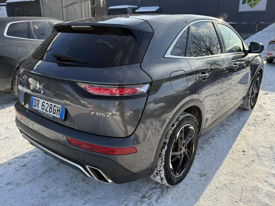 Grey DS 7 Crossback 2022 in Vilnius, with an engine capacity of 1.60 L and mileage of 55 thousand km for 19500 €, photo 3 on AUTOMOTO.COM.LV