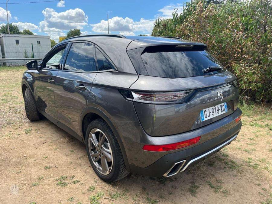 Grey DS 7 Crossback 2022 in Vilnius, with an engine capacity of 1.60 L and mileage of 103 thousand km for 20449 €, photo 5 on AUTOMOTO.COM.LV