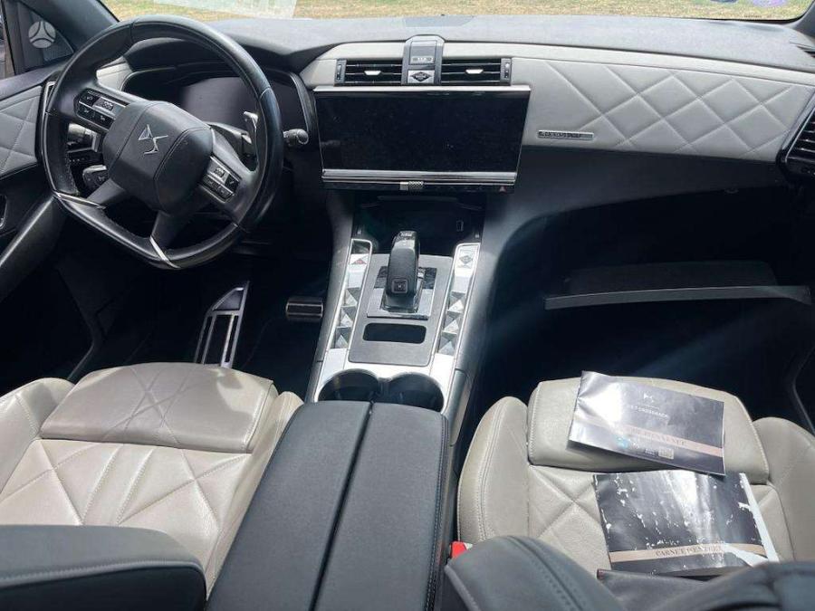 Grey DS 7 Crossback 2022 in Vilnius, with an engine capacity of 1.60 L and mileage of 103 thousand km for 20449 €, photo 6 on AUTOMOTO.COM.LV