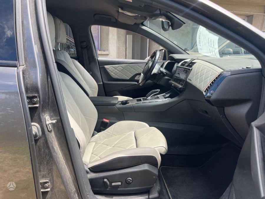 Grey DS 7 Crossback 2022 in Vilnius, with an engine capacity of 1.60 L and mileage of 103 thousand km for 20449 €, photo 9 on AUTOMOTO.COM.LV
