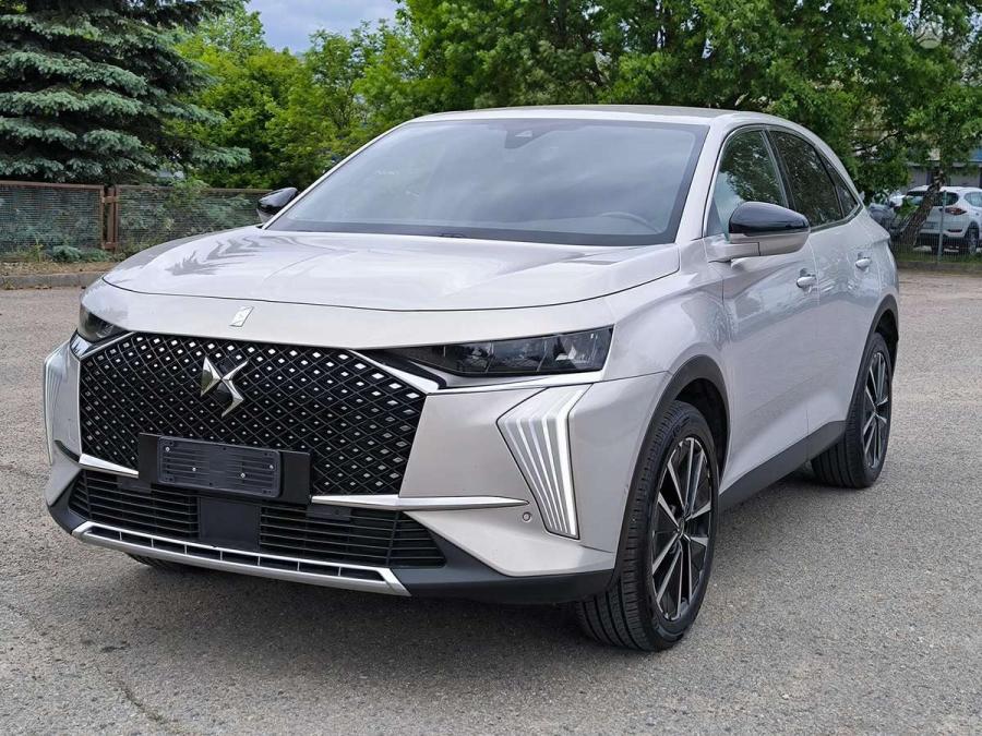 Grey DS 7 Crossback 2023 in Siauliai, with an engine capacity of 1.50 L and mileage of 153 thousand km for 18200 €, photo 1 on AUTOMOTO.COM.LV
