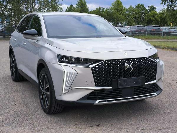 Grey DS 7 Crossback 2023 in Siauliai, with an engine capacity of 1.50 L and mileage of 153 thousand km for 18200 €, photo 2 on AUTOMOTO.COM.LV