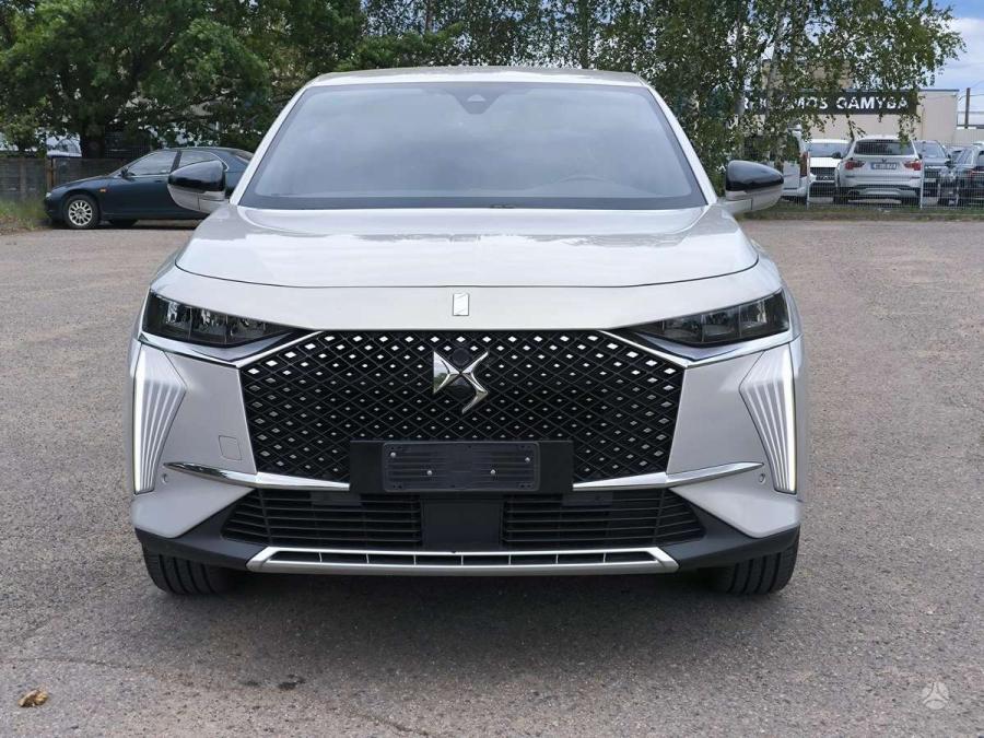 Grey DS 7 Crossback 2023 in Siauliai, with an engine capacity of 1.50 L and mileage of 153 thousand km for 18200 €, photo 4 on AUTOMOTO.COM.LV